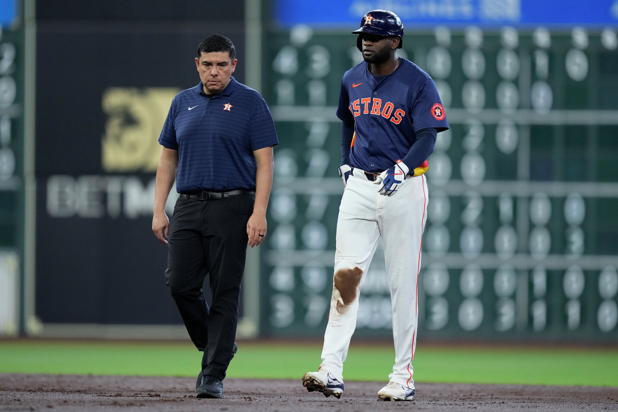 Yordan Alvarez knee injury: Astros awaiting imaging results