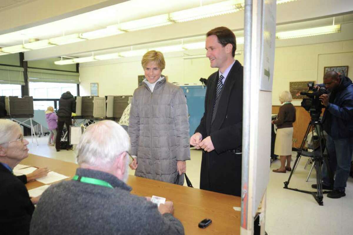 Himes hangs onto seat