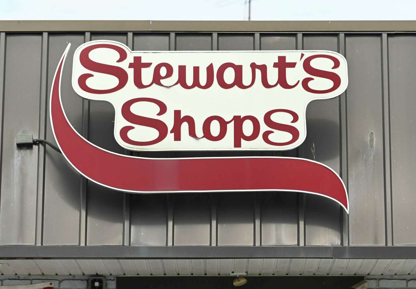 Dakes, family that started Stewart's chain, selling stock to employees