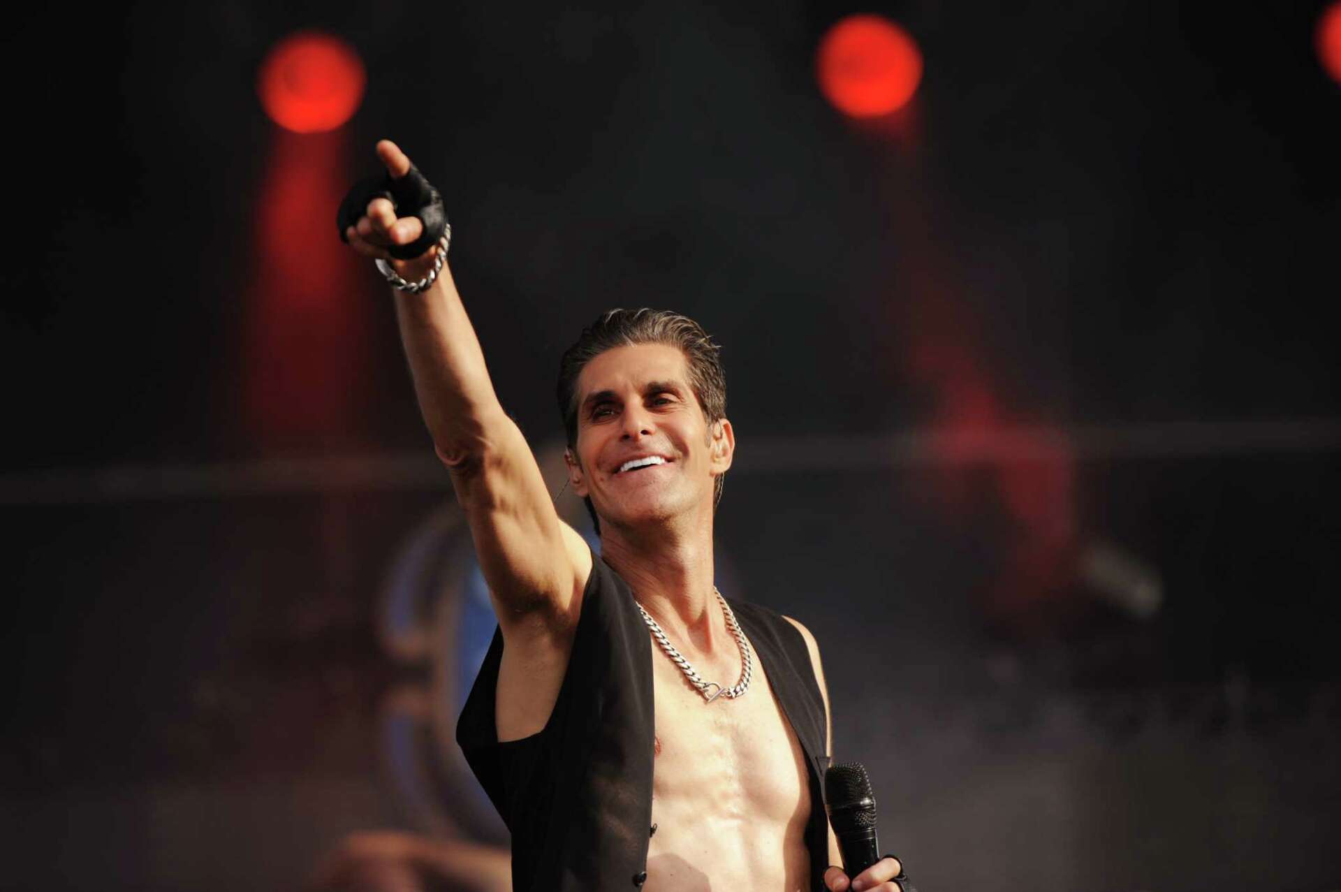 Perry Farrell seeks medical treatment after onstage meltdown
