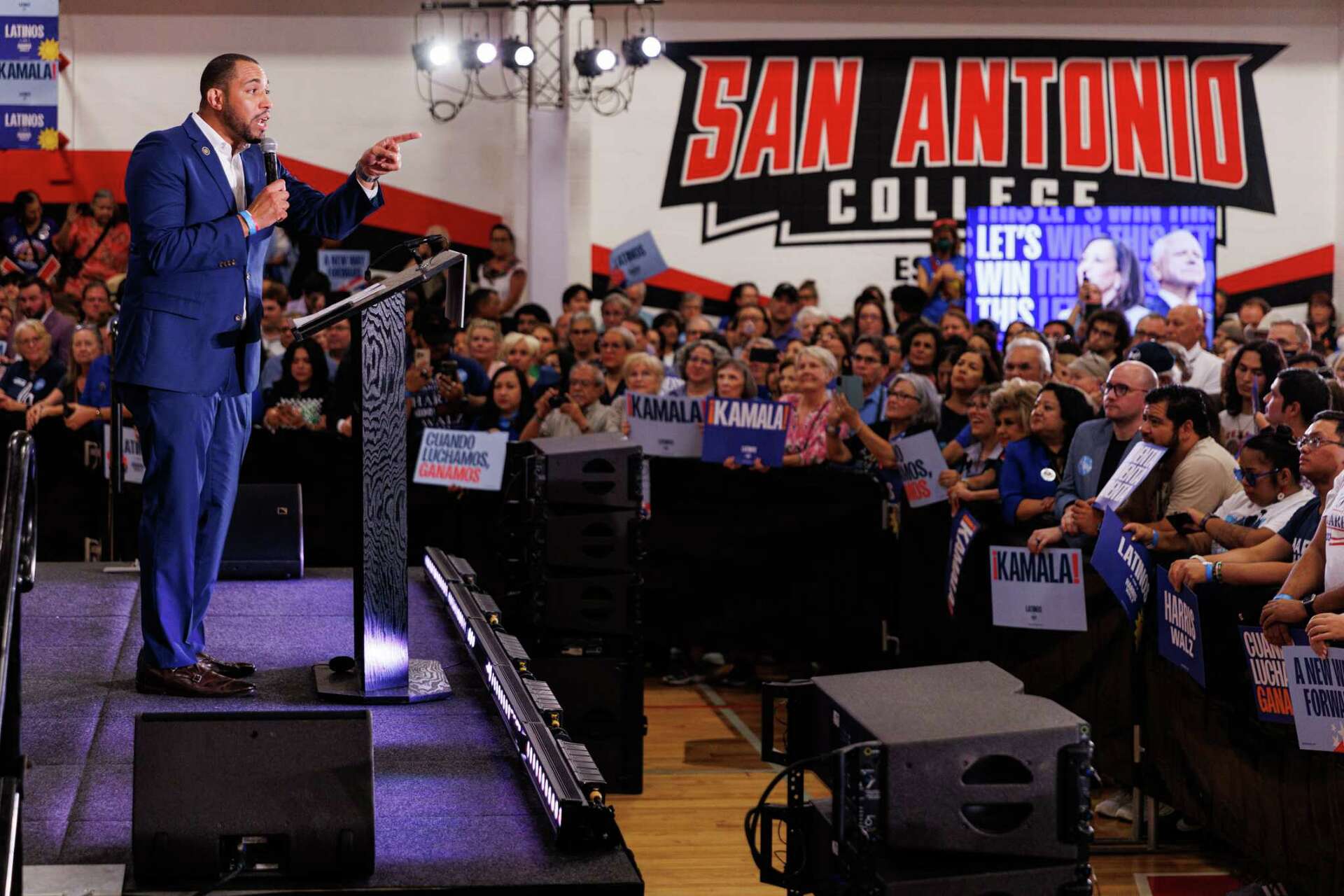 Doug Emhoff rallies Democrats in San Antonio as Texas visit kicks off
