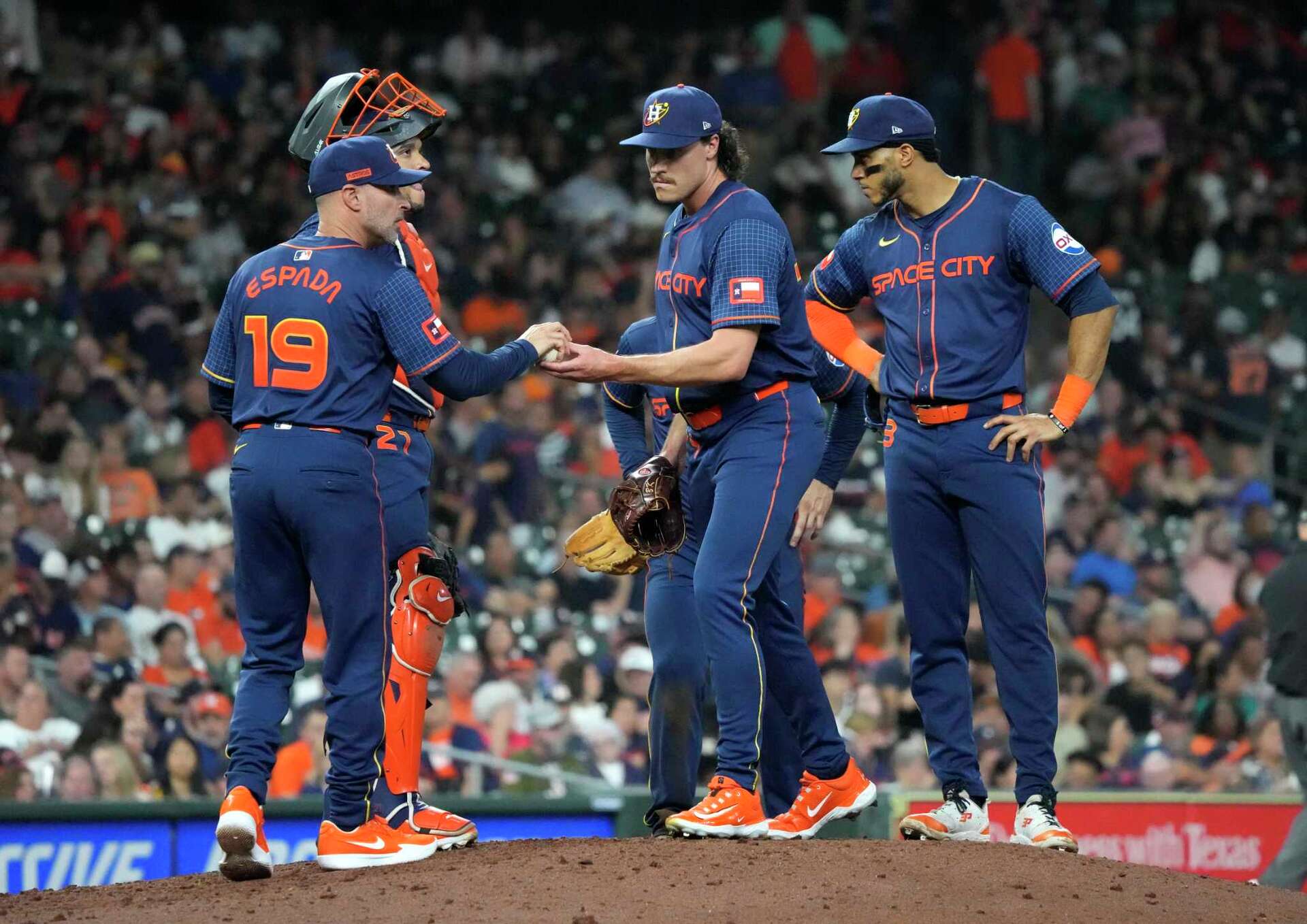 Houston Astros drop series opener to Seattle Mariners