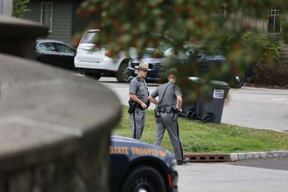 Ex-prosecutor accused of taking bribes takes own life with FBI at door