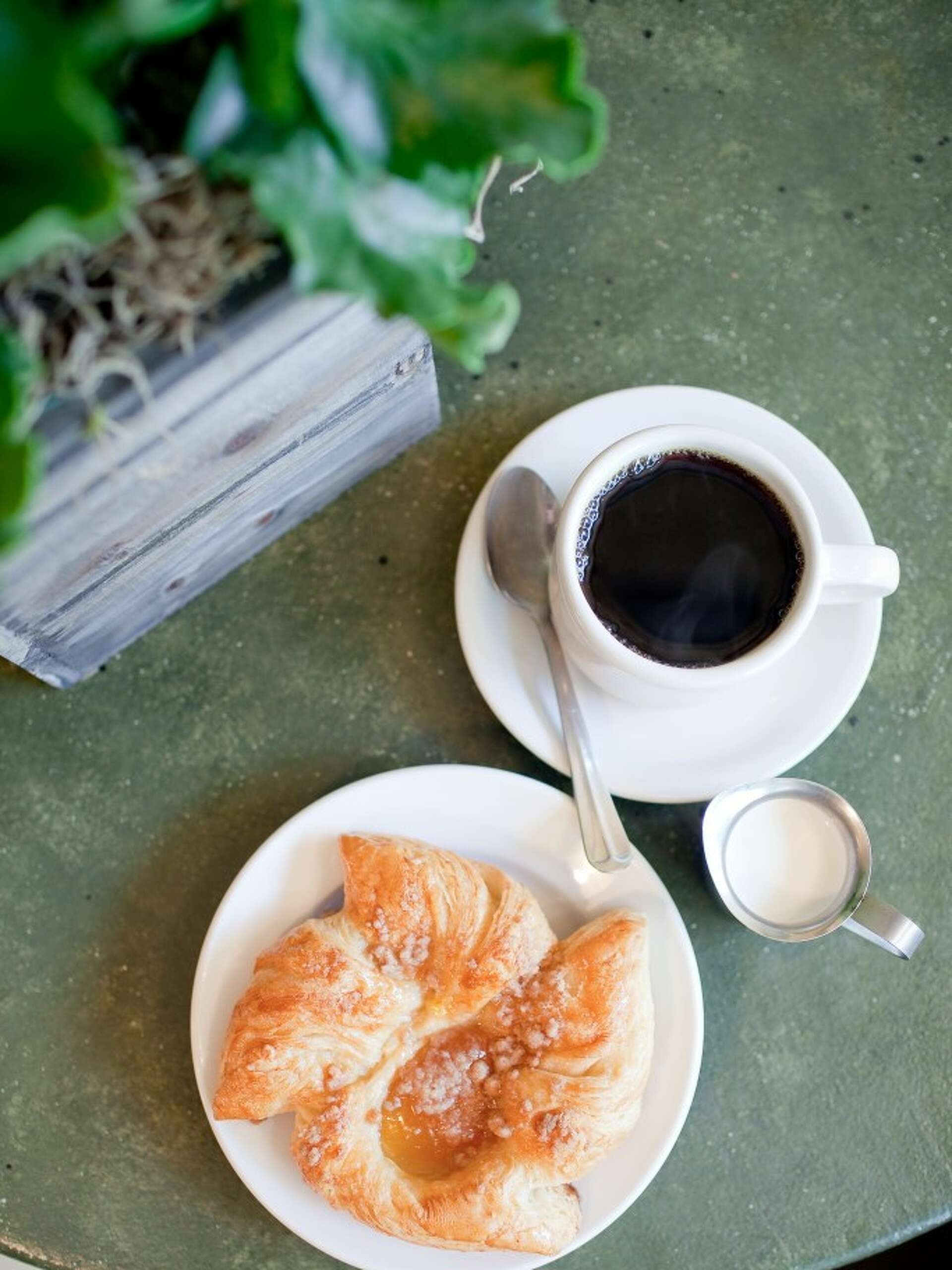 100-year-old Bay Area bakery known for celeb fan gets big new location