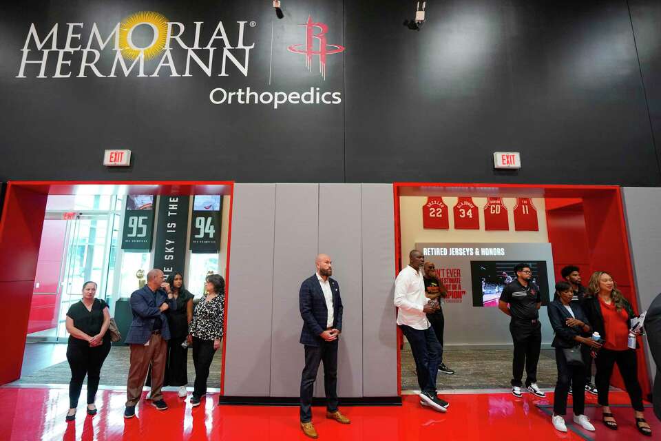 Houston Rockets: Team unveils bigger scoreboard, new uniform sponsor