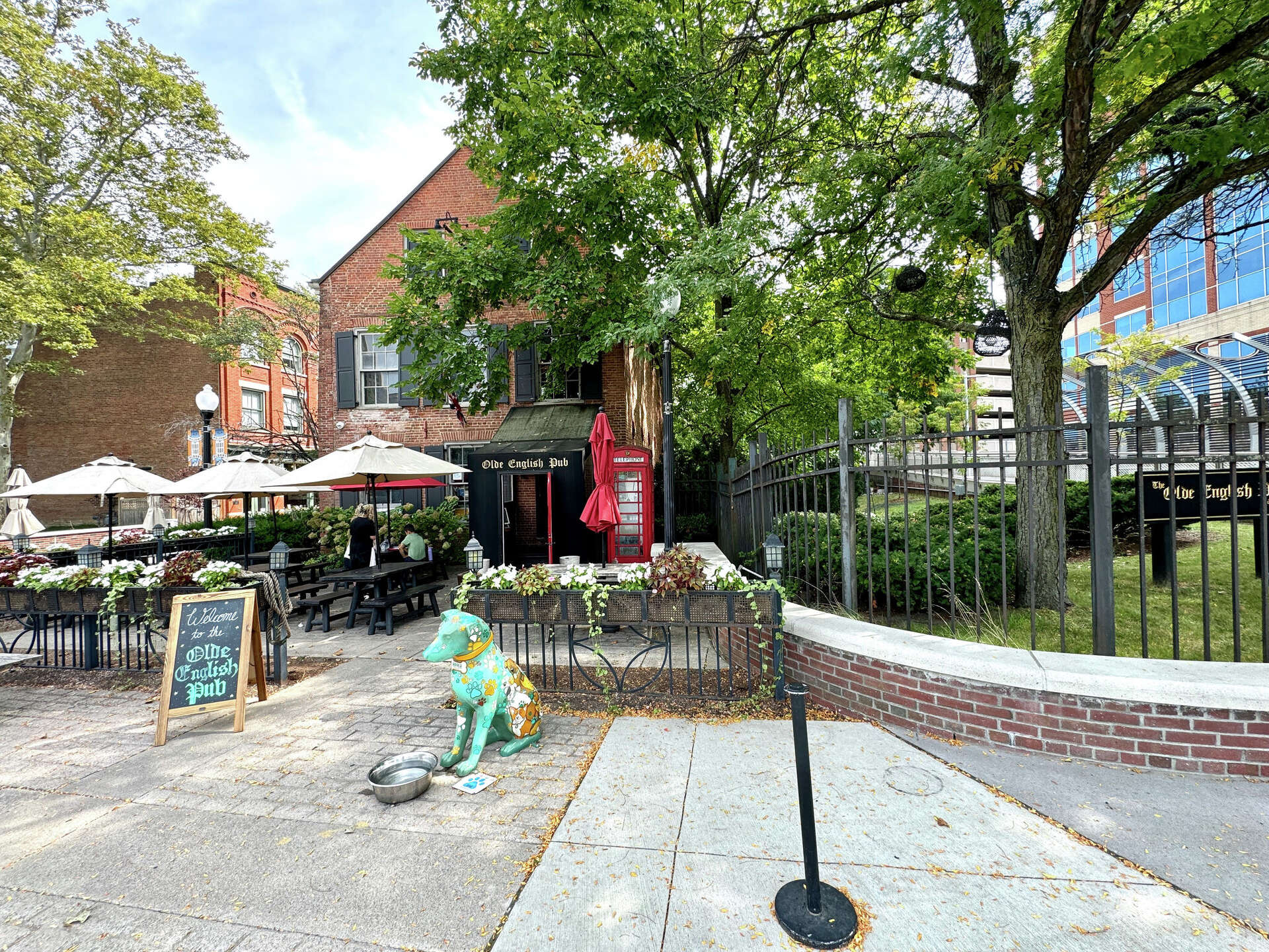 New owners keep Olde English in Albany reliably comfortable, welcoming