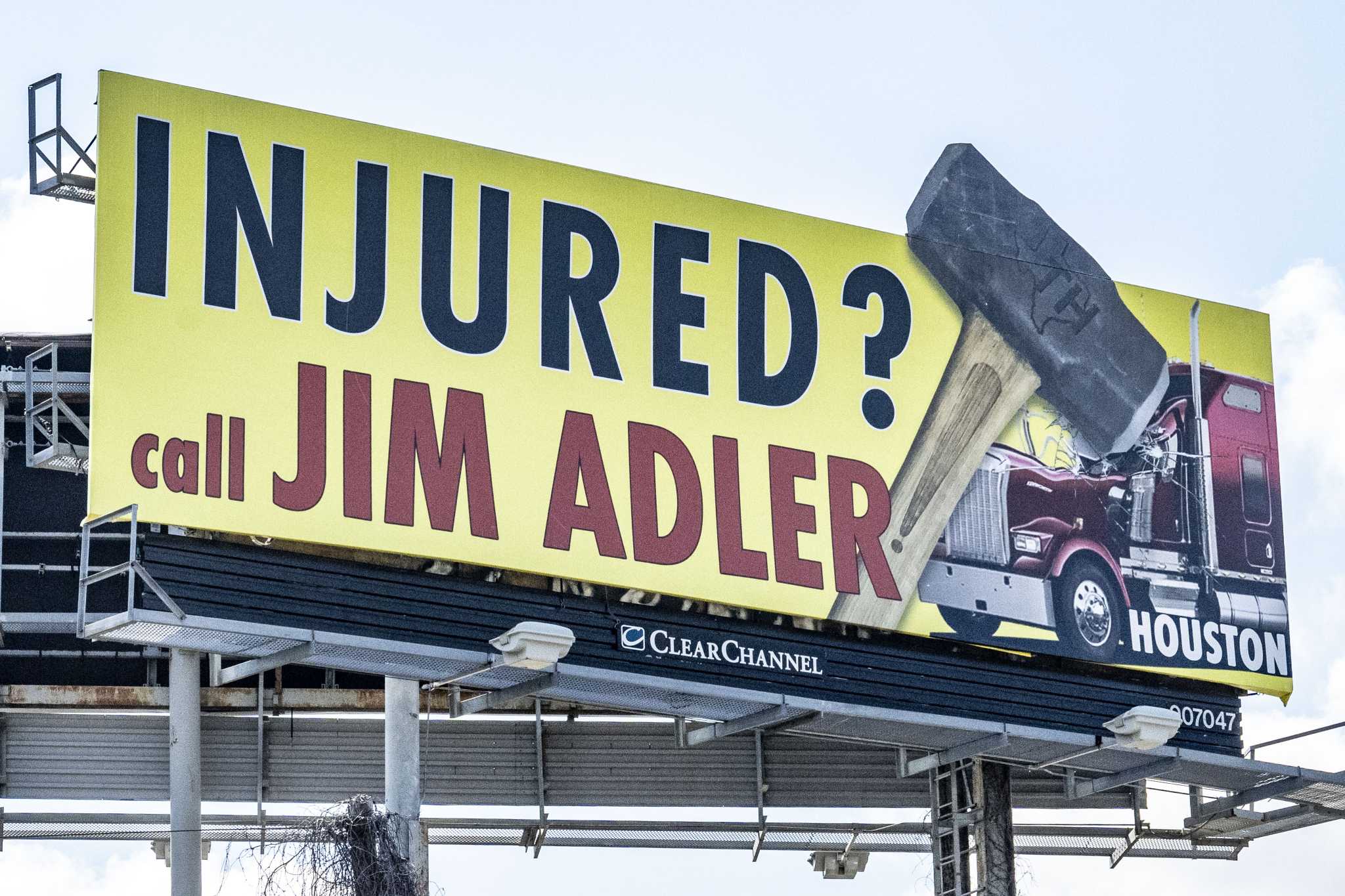 John Oliver impersonates 'Texas Hammer' on 'Last Week Tonight'