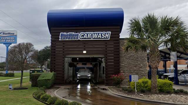 Water scarcity prompts some Texas towns to reel in car washes