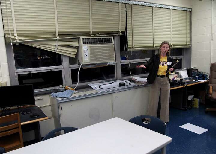 Approving funding for new Hillcrest Middle School on Trumbull ballot