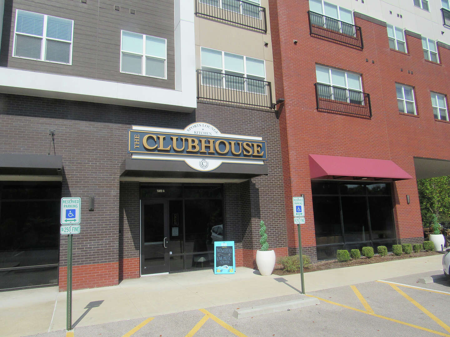 Clubhouse Sports Lounge restaurant opens in Edwardsville IL