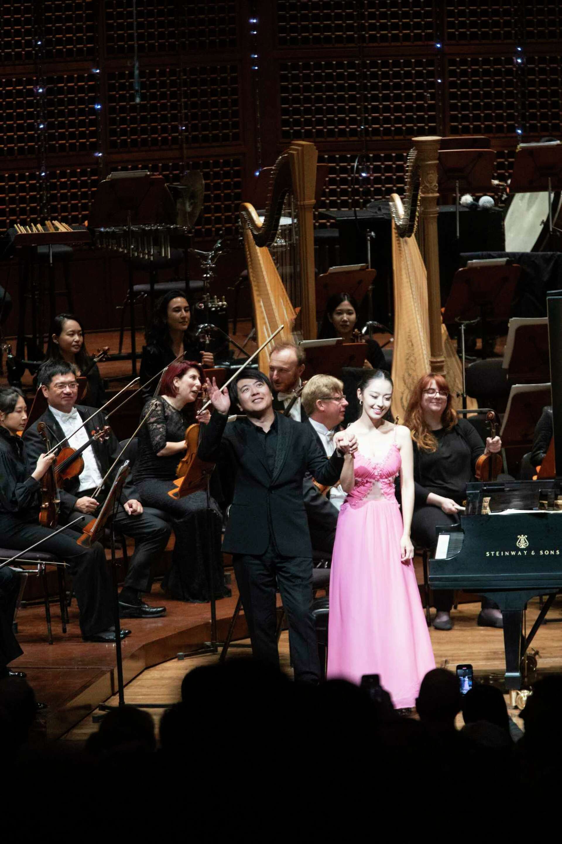 Review: Esa-Pekka Salonen, S.F. Symphony power through gala concert