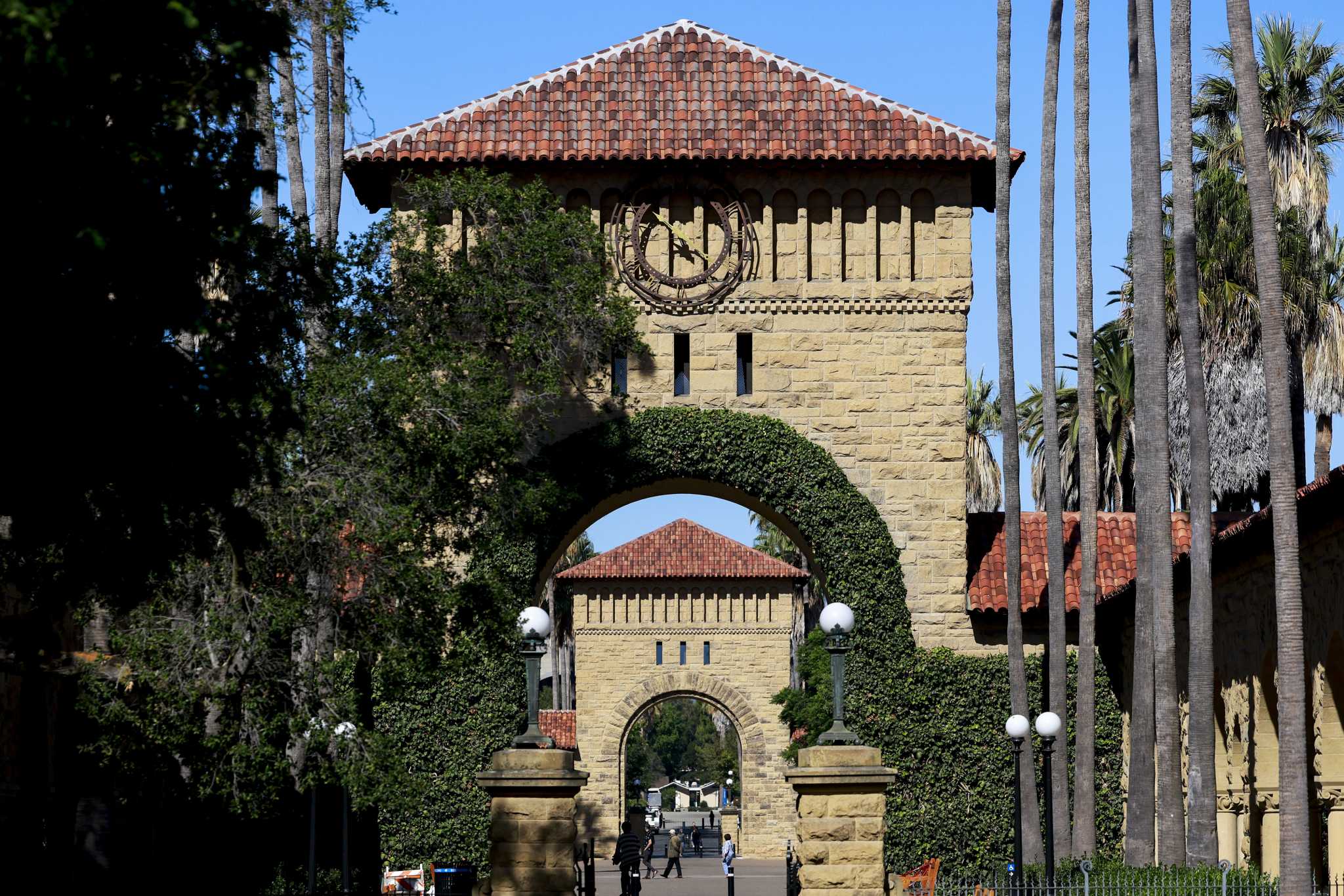 Armed man sexually assaulted female jogger near Stanford, police say
