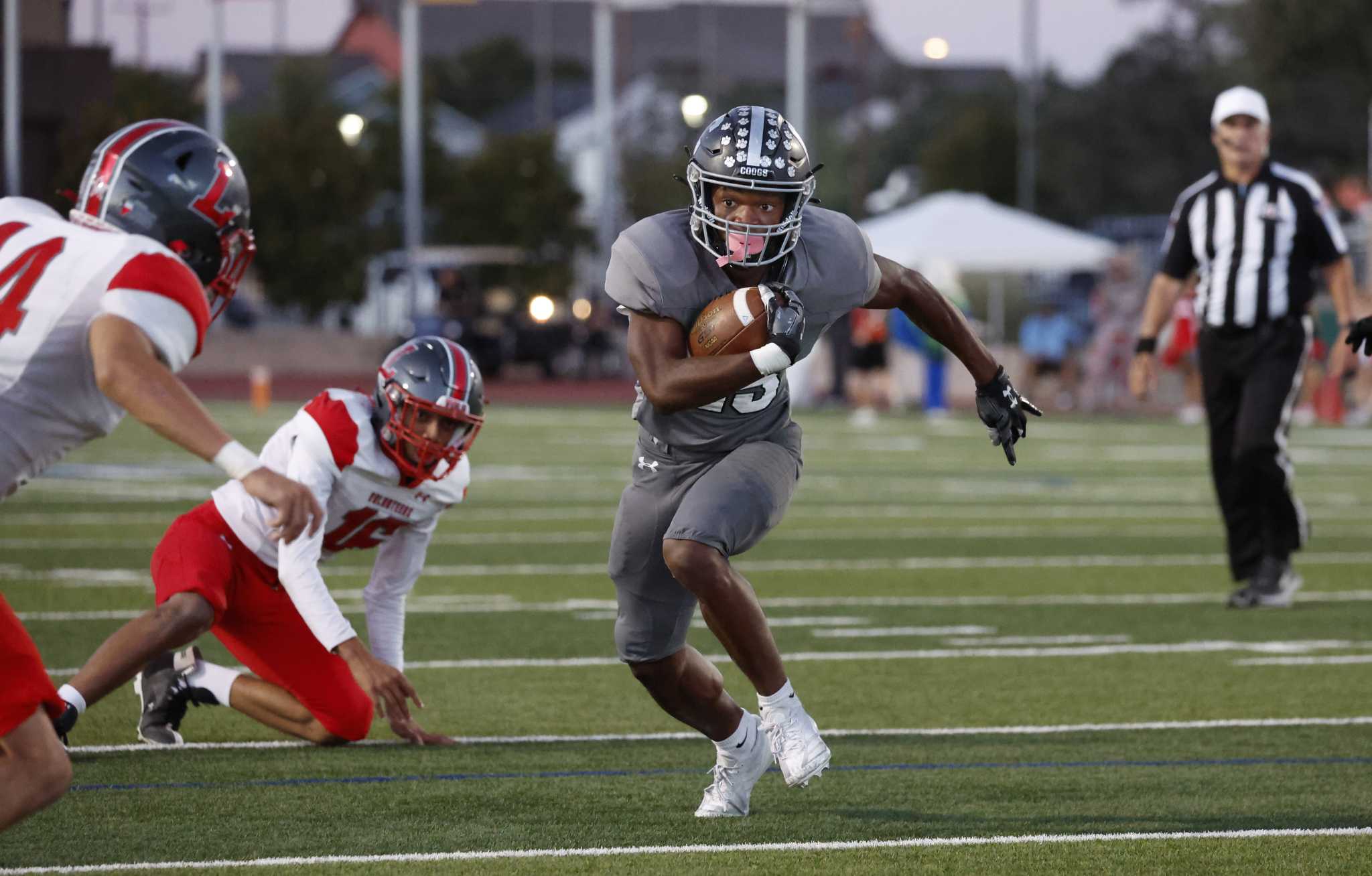 Xavier Canavis leads Clark football to rout of LEE