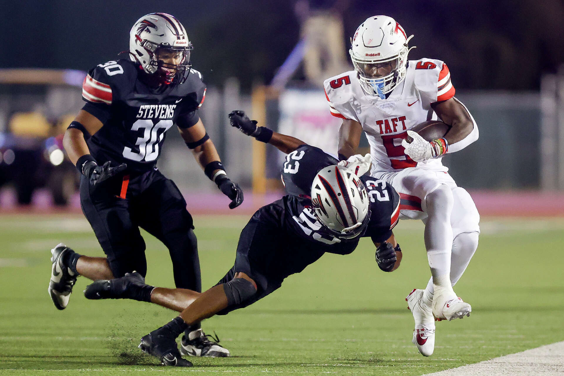 Taft football comes from three scores down to stun Stevens