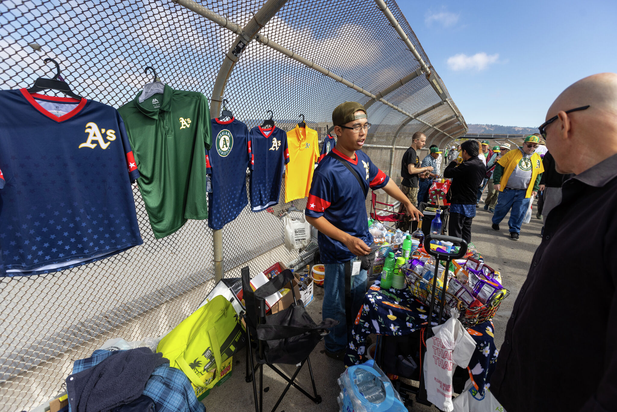 Oakland 'fanatics' clean out bootleg merch after A's final game