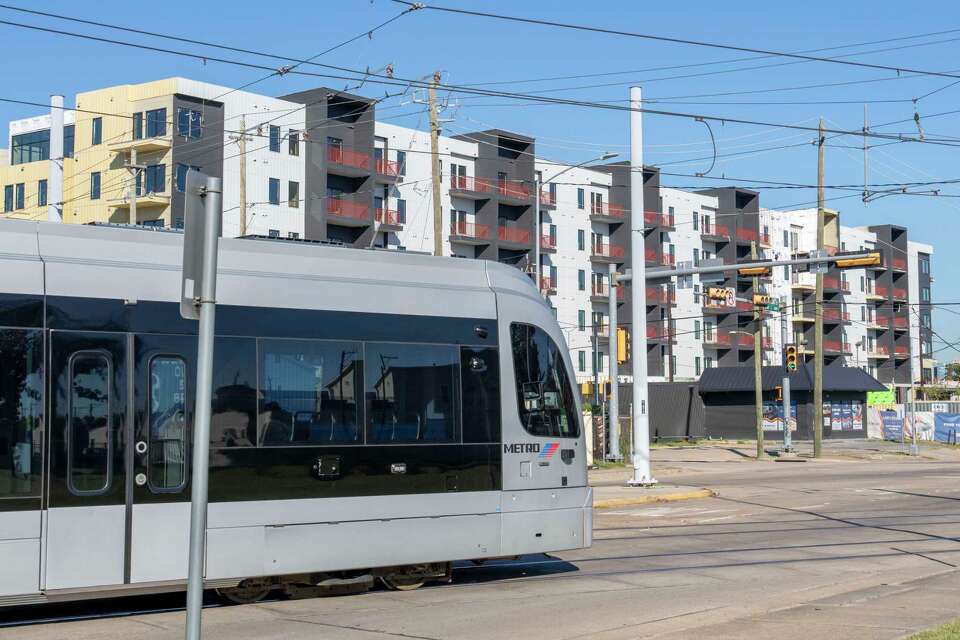 Houston light rail vs. freight trains: Key differences explained