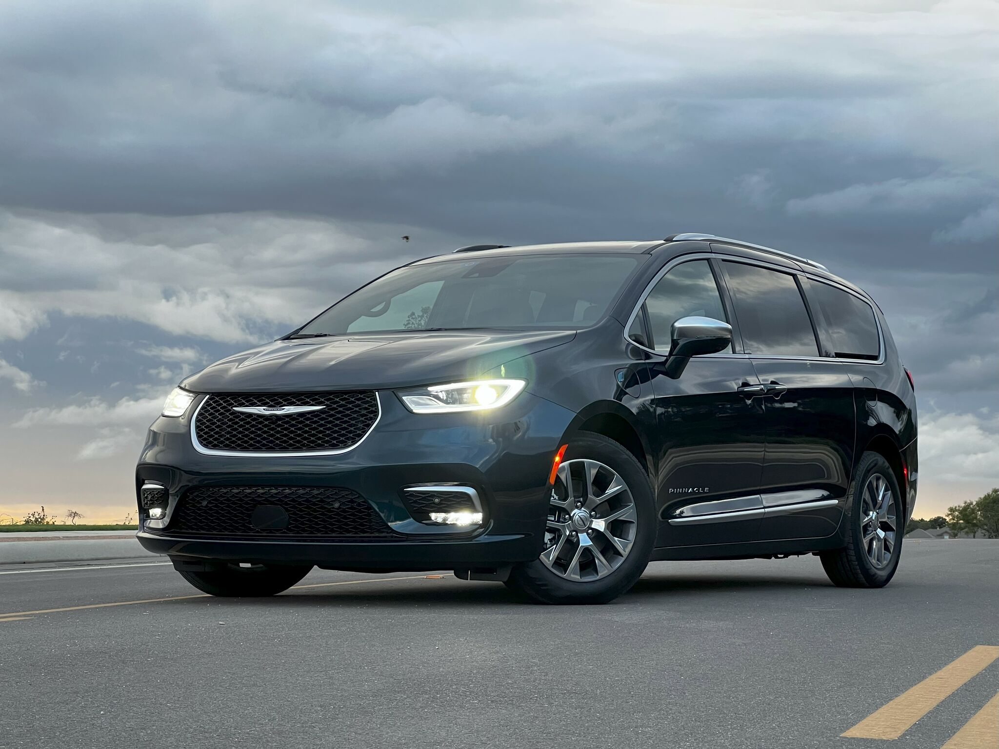 Chrysler Pacifica Pinnacle 2024 minivan review