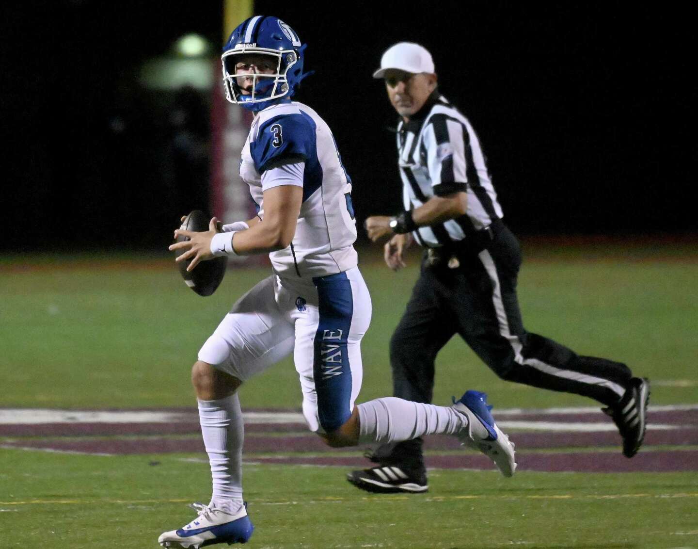 No. 6 Windsor High Schooll football edges No. 2 Darien in double OT