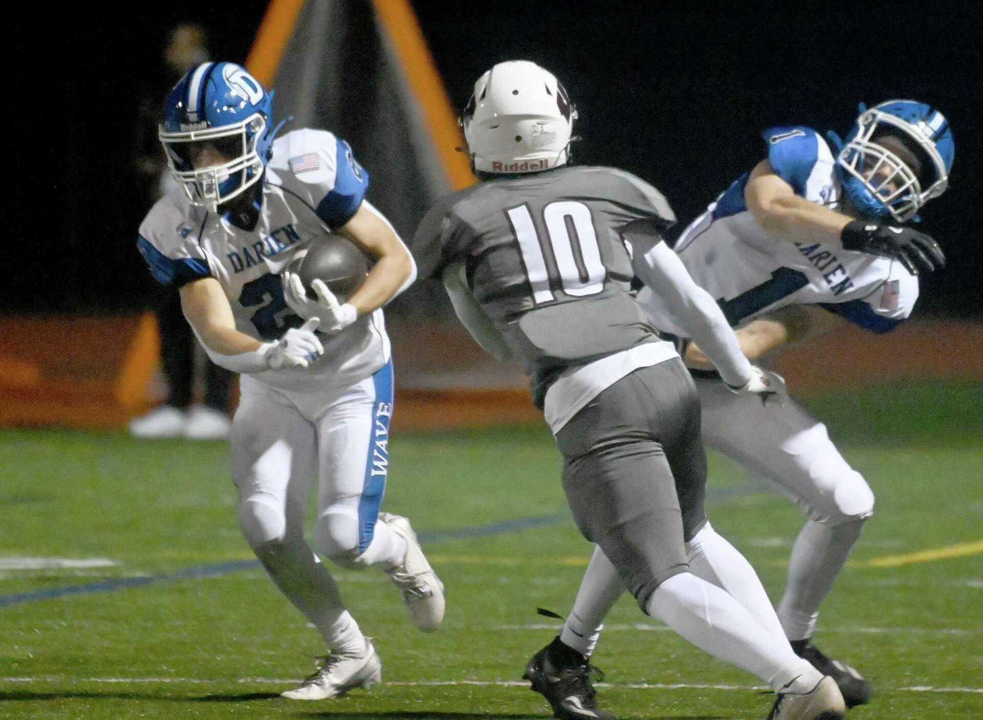 No. 6 Windsor High Schooll football edges No. 2 Darien in double OT
