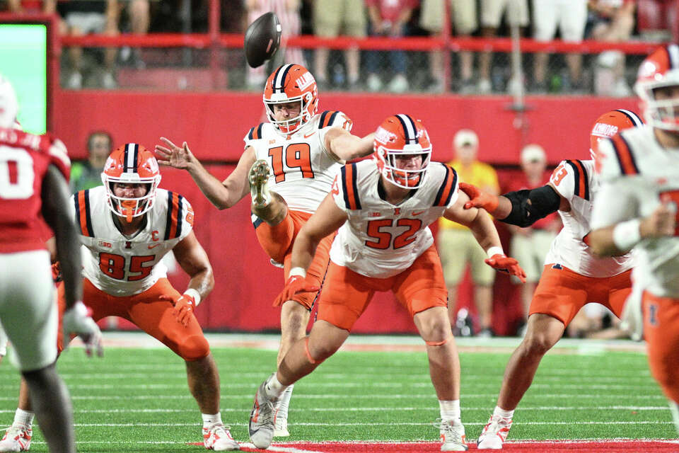 Hugh Robertson: 3 facts on the Illinois football punter