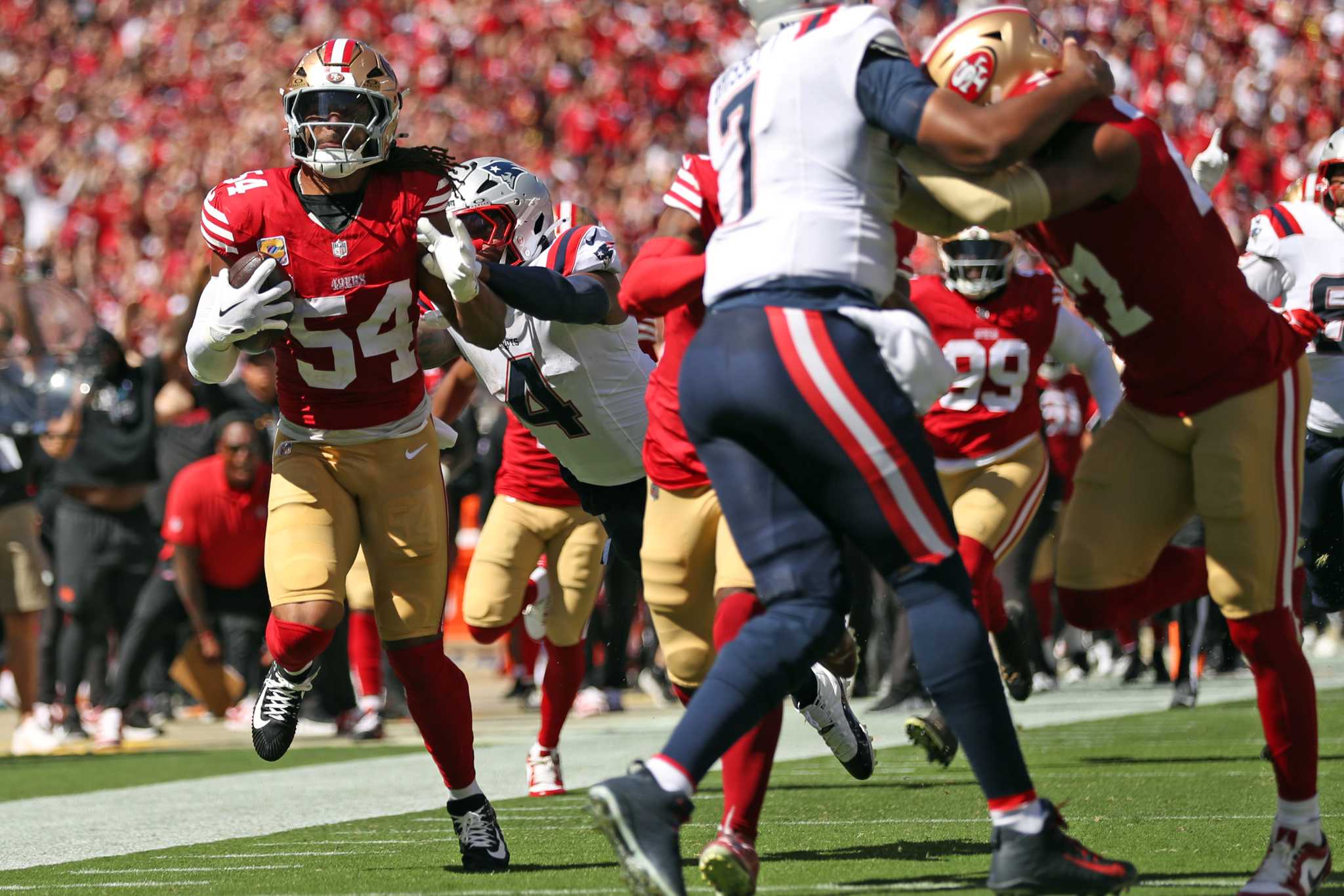 Fred Warner’s pick-six helps 49ers earn 30-13 win over Patriots