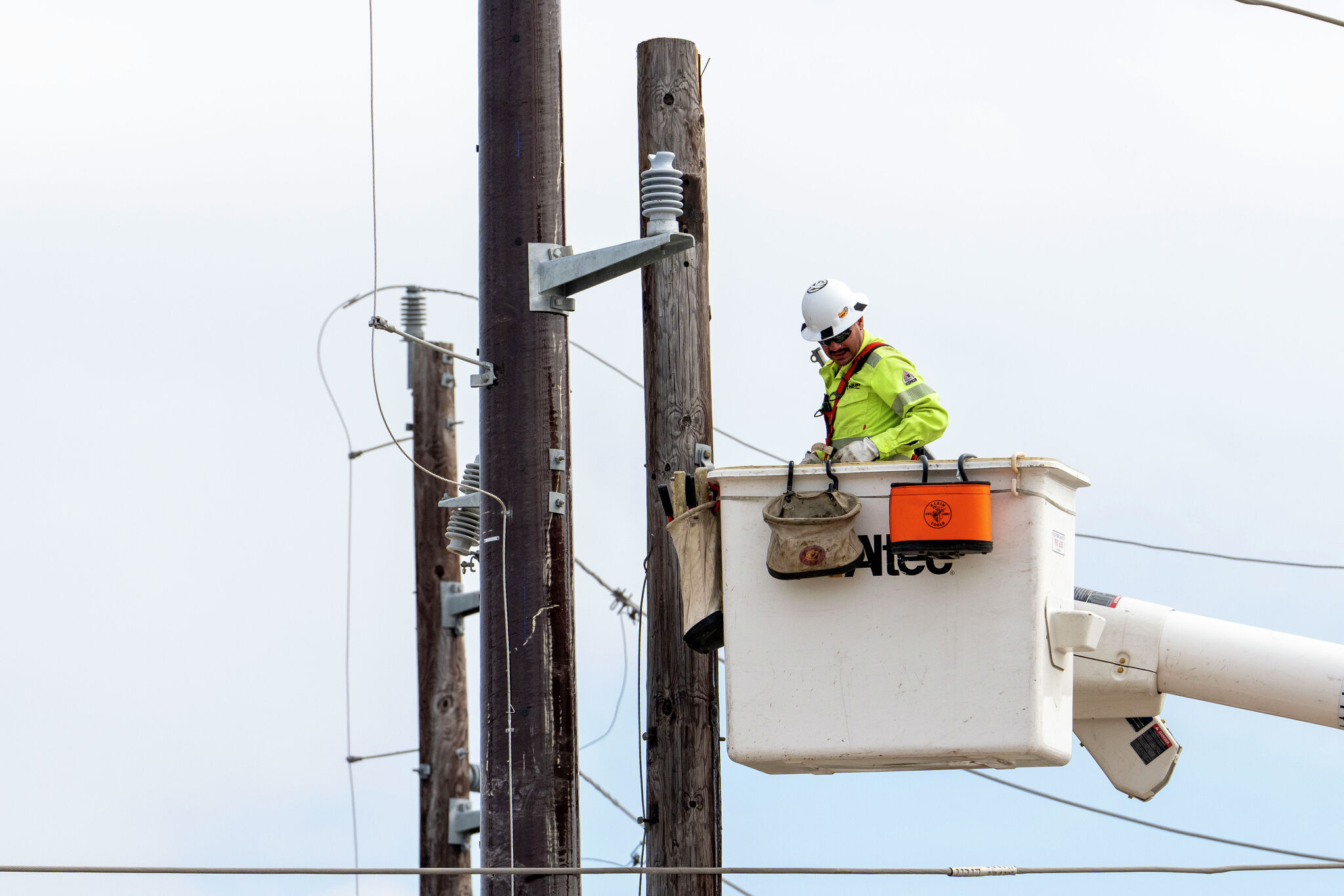CenterPoint to install 25K stronger poles before 2025 hurricane season