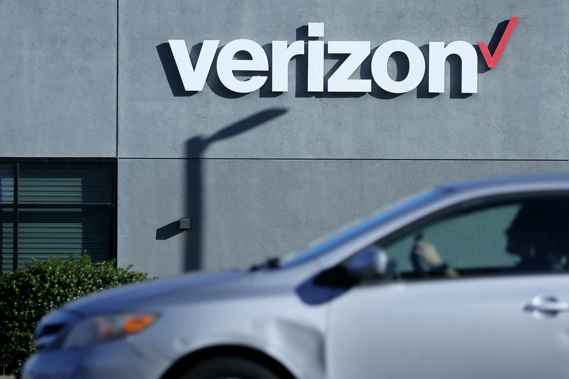Verizon says service restored after outages hit U.S. cities