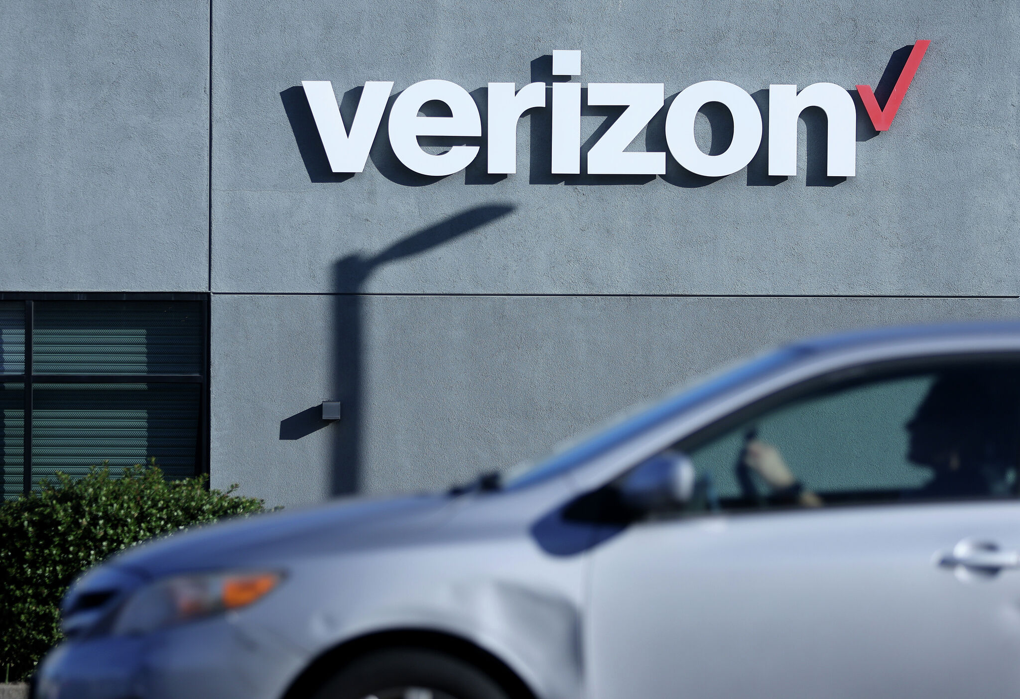 Verizon says service restored after outages hit U.S. cities