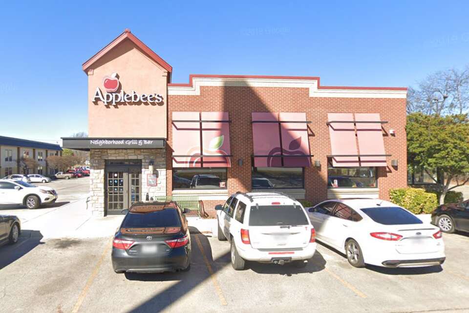 Texas Applebee's fatal shooting sees 4 arrested