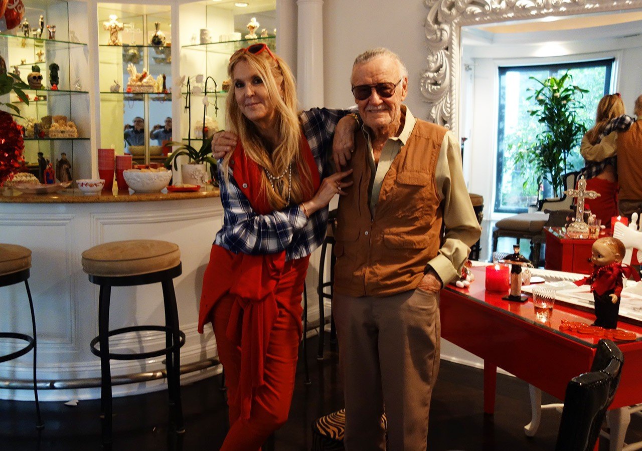 Marvel Legend Stan Lee's Daughter Puts L.A. Home He Bought for Her on ...