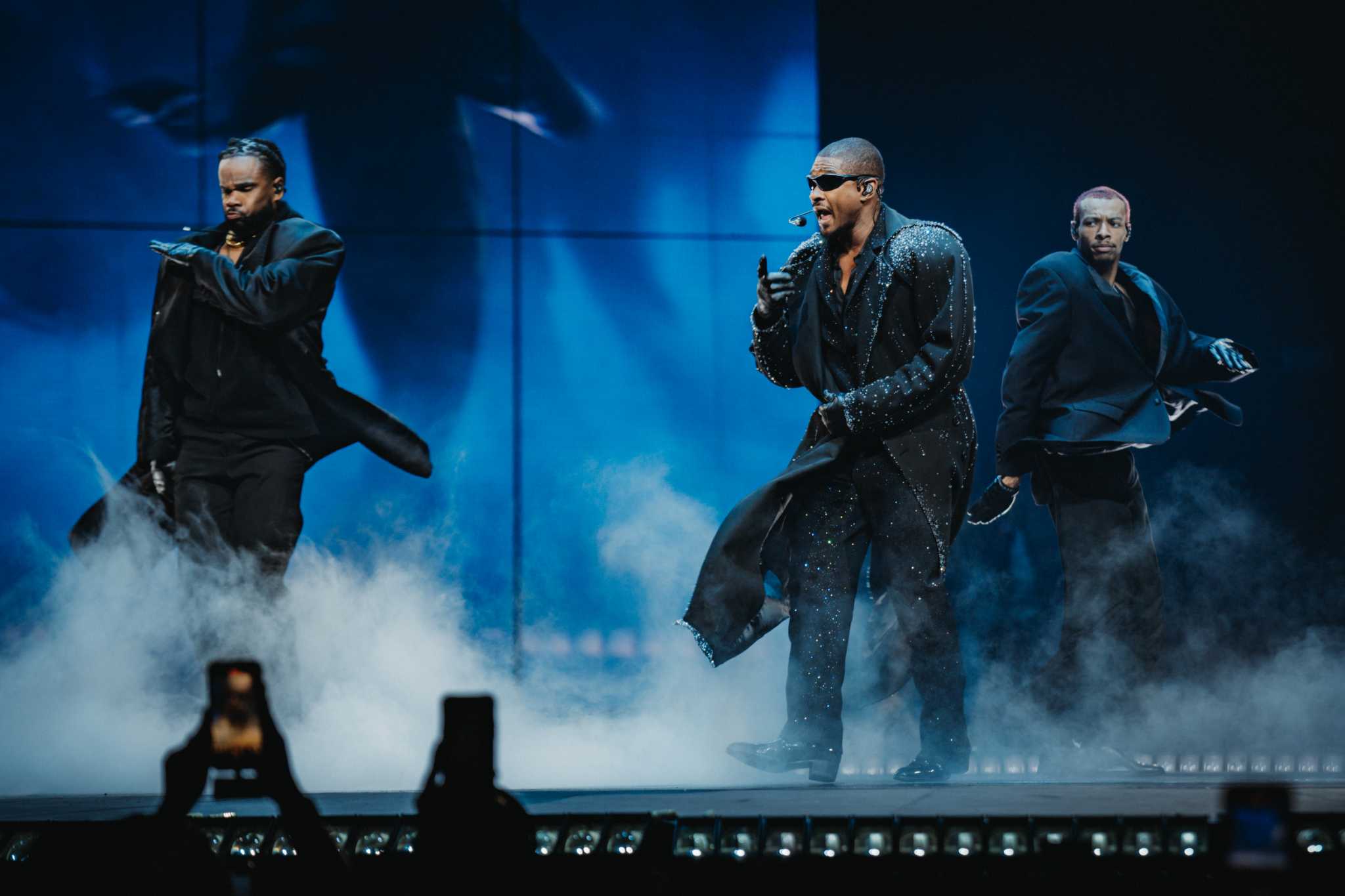 Usher rolls back the years at Oakland Arena