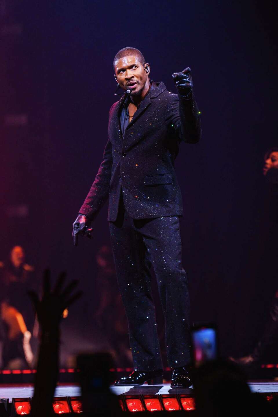 Usher rolls back the years at Oakland Arena