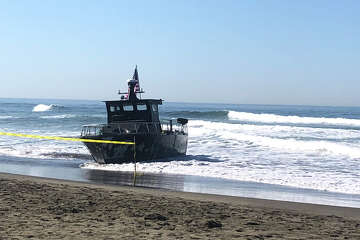 Boat stranded on SF's Ocean Beach after 5 people rescued