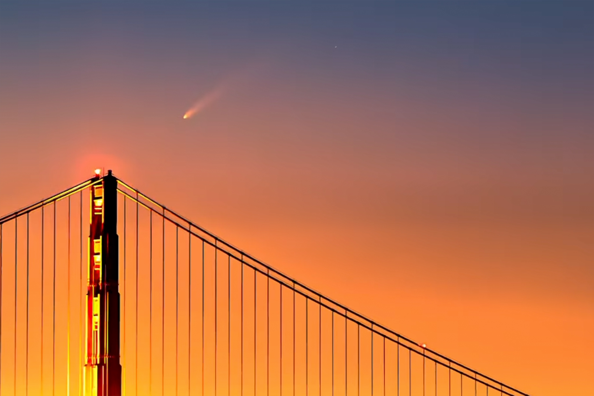 Mesmerizing footage shows comet soaring over San Francisco