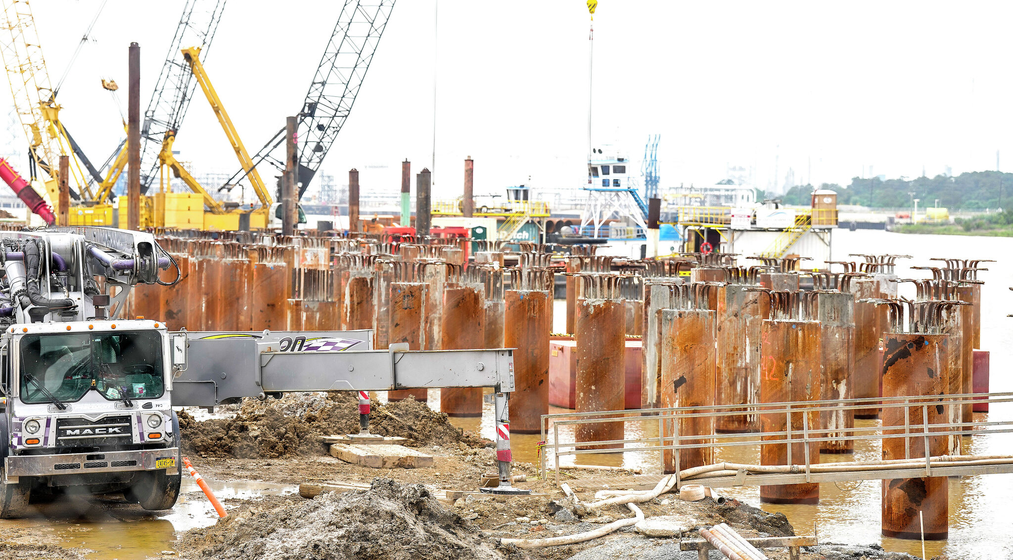 Army Corps to shift Houston Ship Channel plan, dump sludge offshore