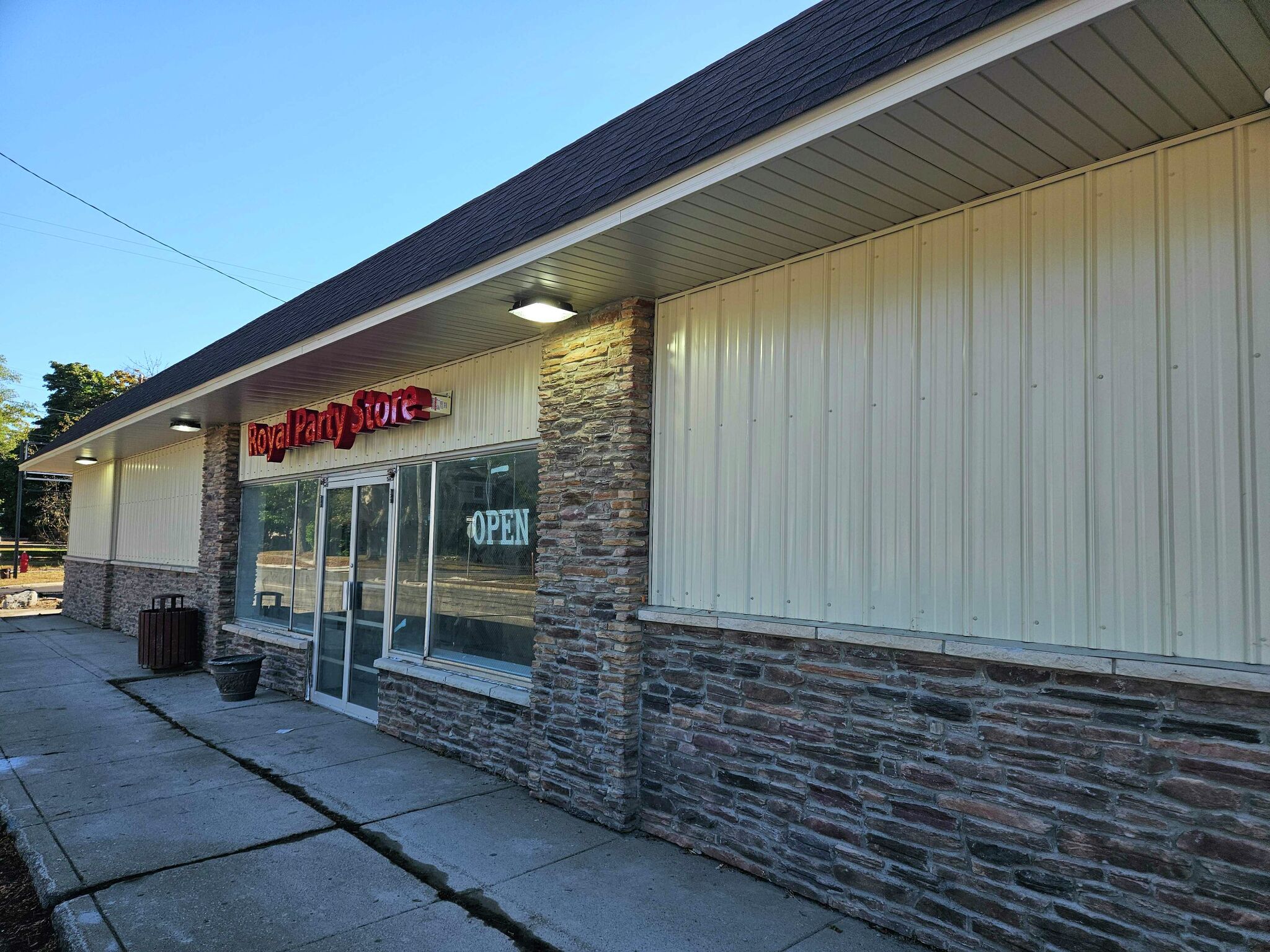 Former Sid's Party Store soon to reopen as second Royal Party Store