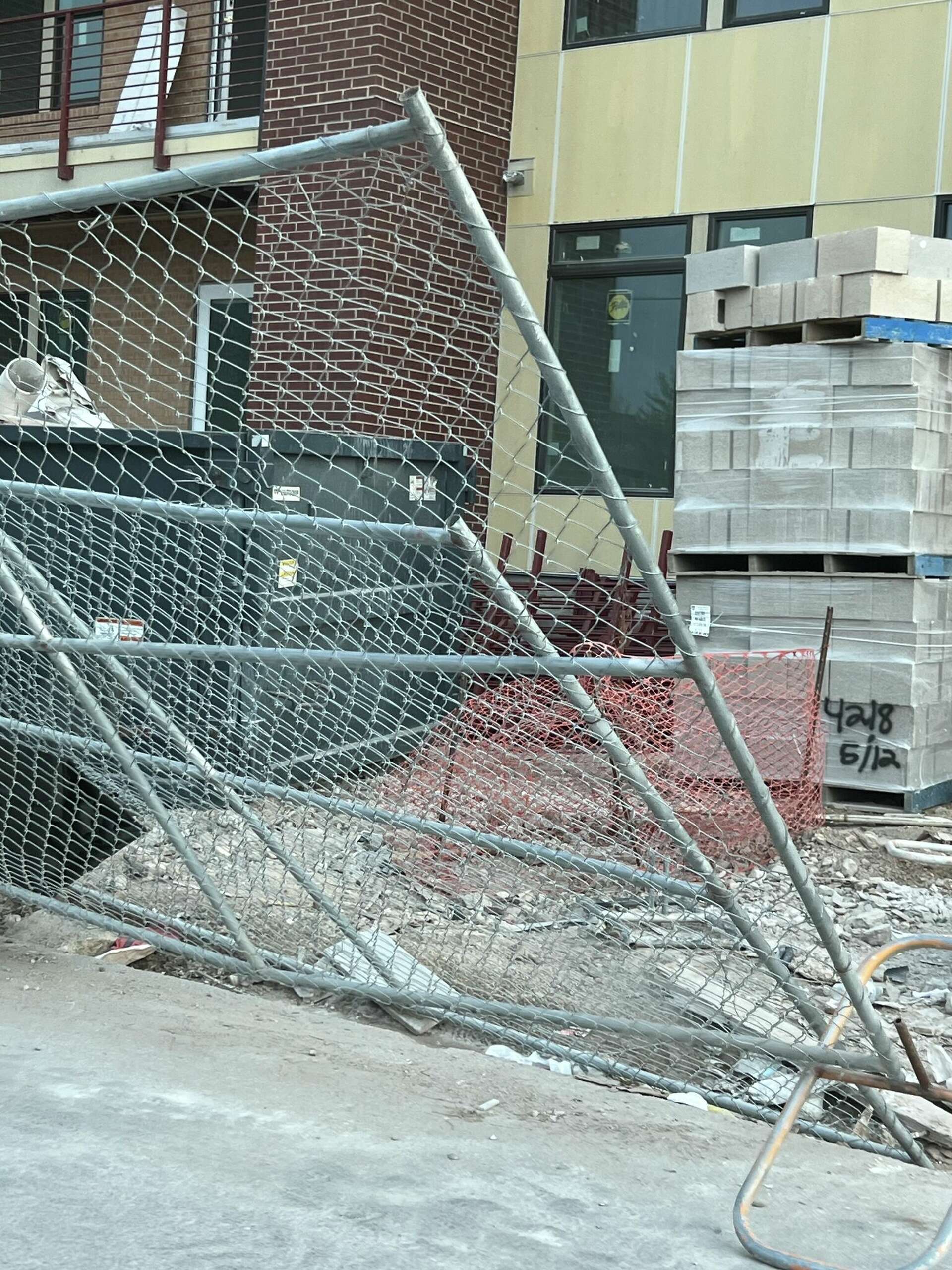 Pearl-area restaurant struggles during prolonged construction