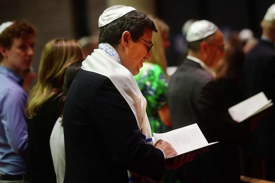 What's open and closed on Rosh Hashanah in Connecticut?