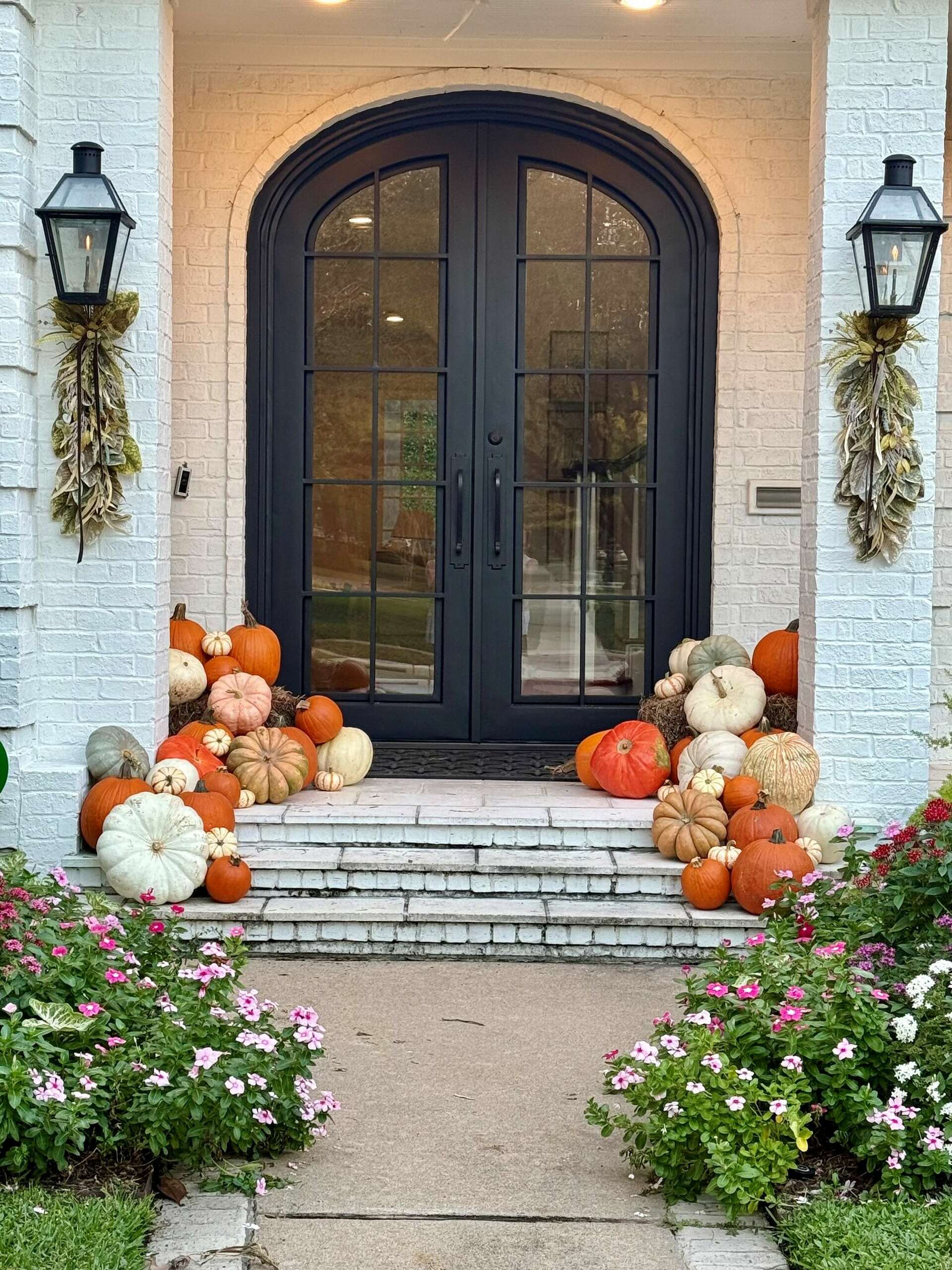 Houston native Heather Torres behind viral porch pumpkins