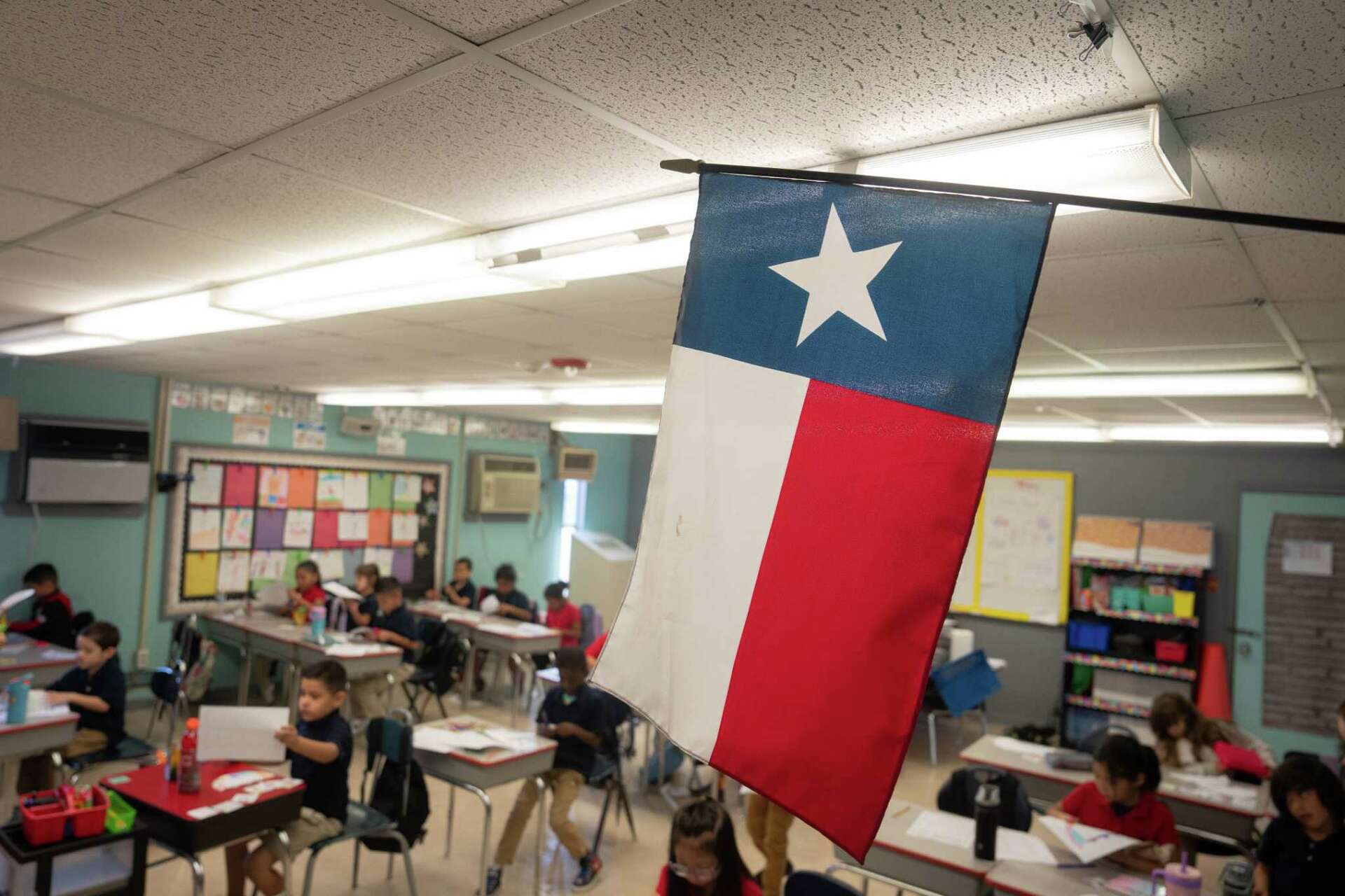 Conservative ex-lawmakers: Texas must stop starving public schools