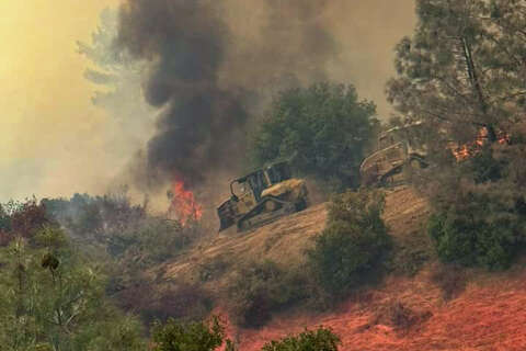 Lake County wildfire threatens 2,553 structures