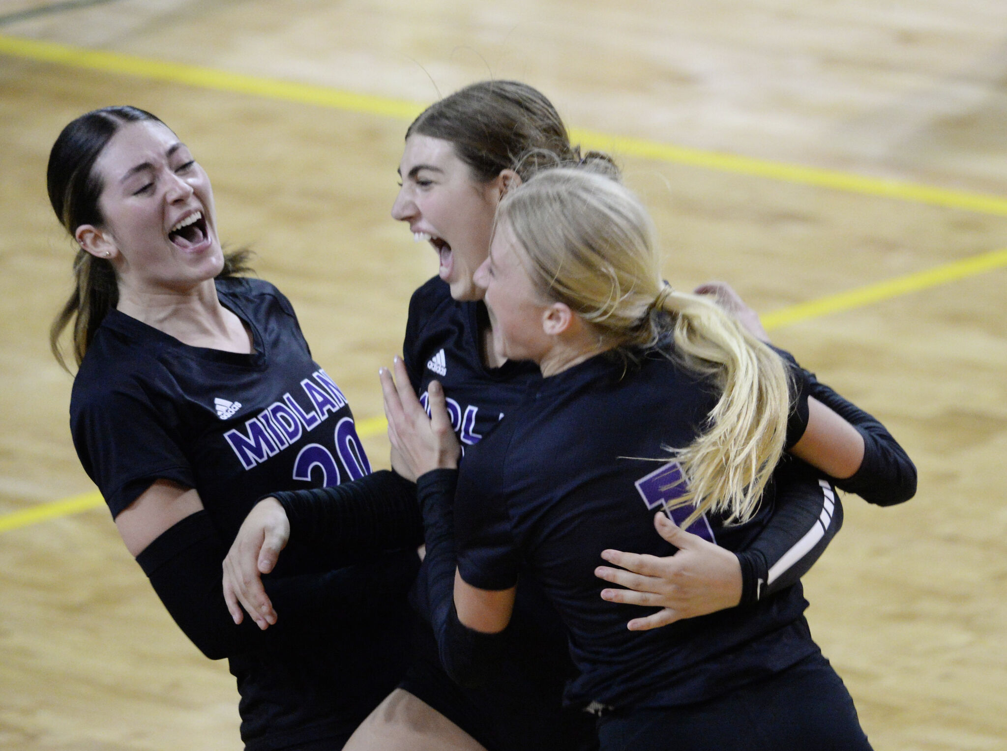 Midland High volleyball wins 5-set thriller over rival Midland Legacy