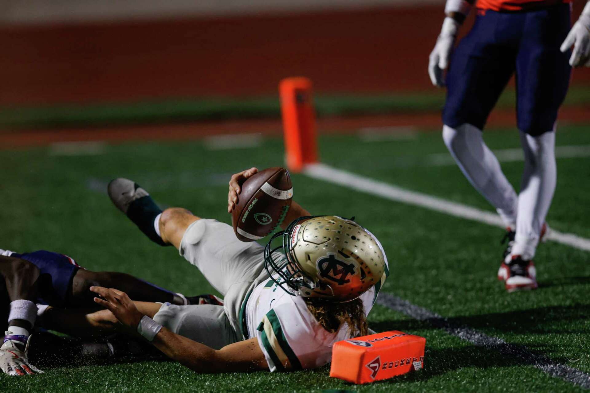 Veterans Memorial football beats McCollum in district opener