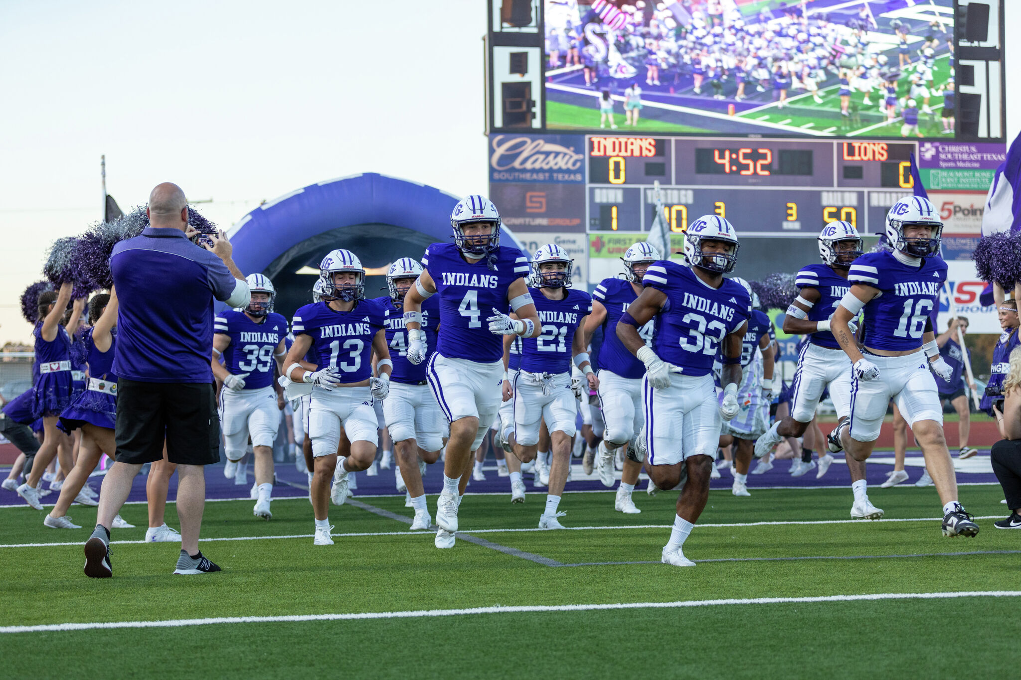 Port Neches-Groves football beats Huntsville with dramatic road win