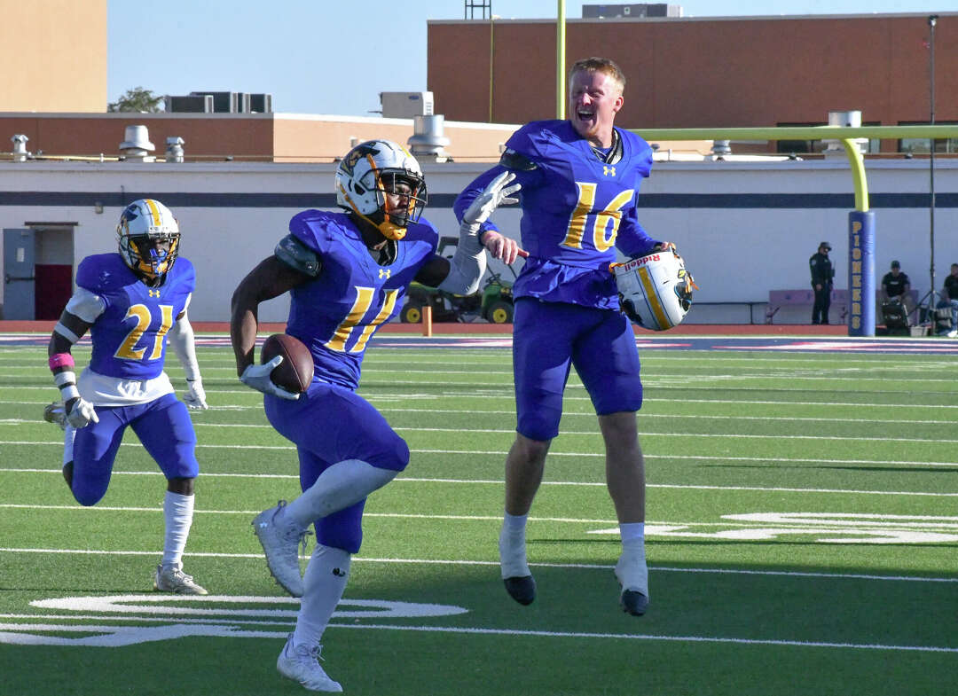 Wayland football defeated by OUAZ in Barron's record-breaking game