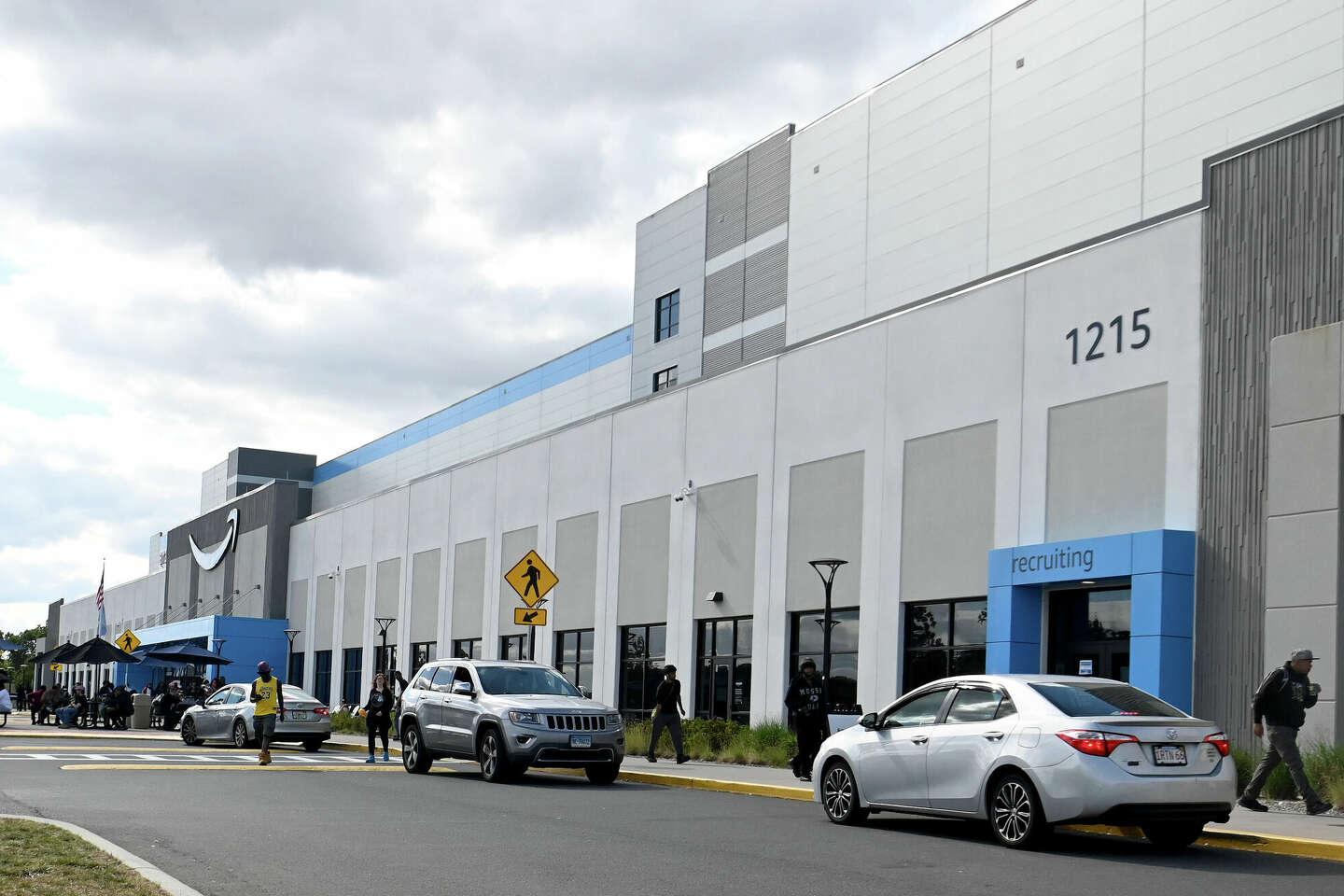 How does Amazon pick its CT locations? Warehouse proposal offers clues