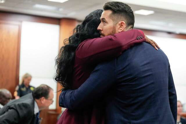 Convicted HPD officer Goines returns to court, sentencing resumes