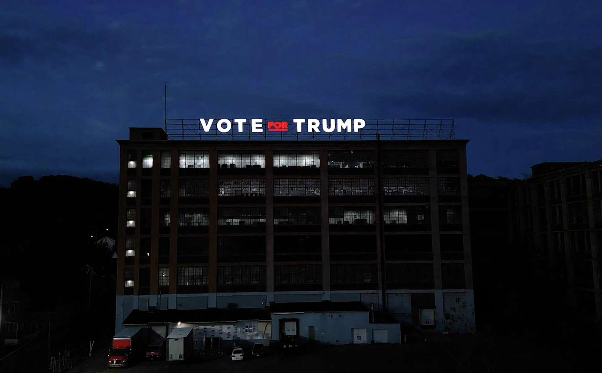Churchill: Enormous Trump sign lights Amsterdam sky