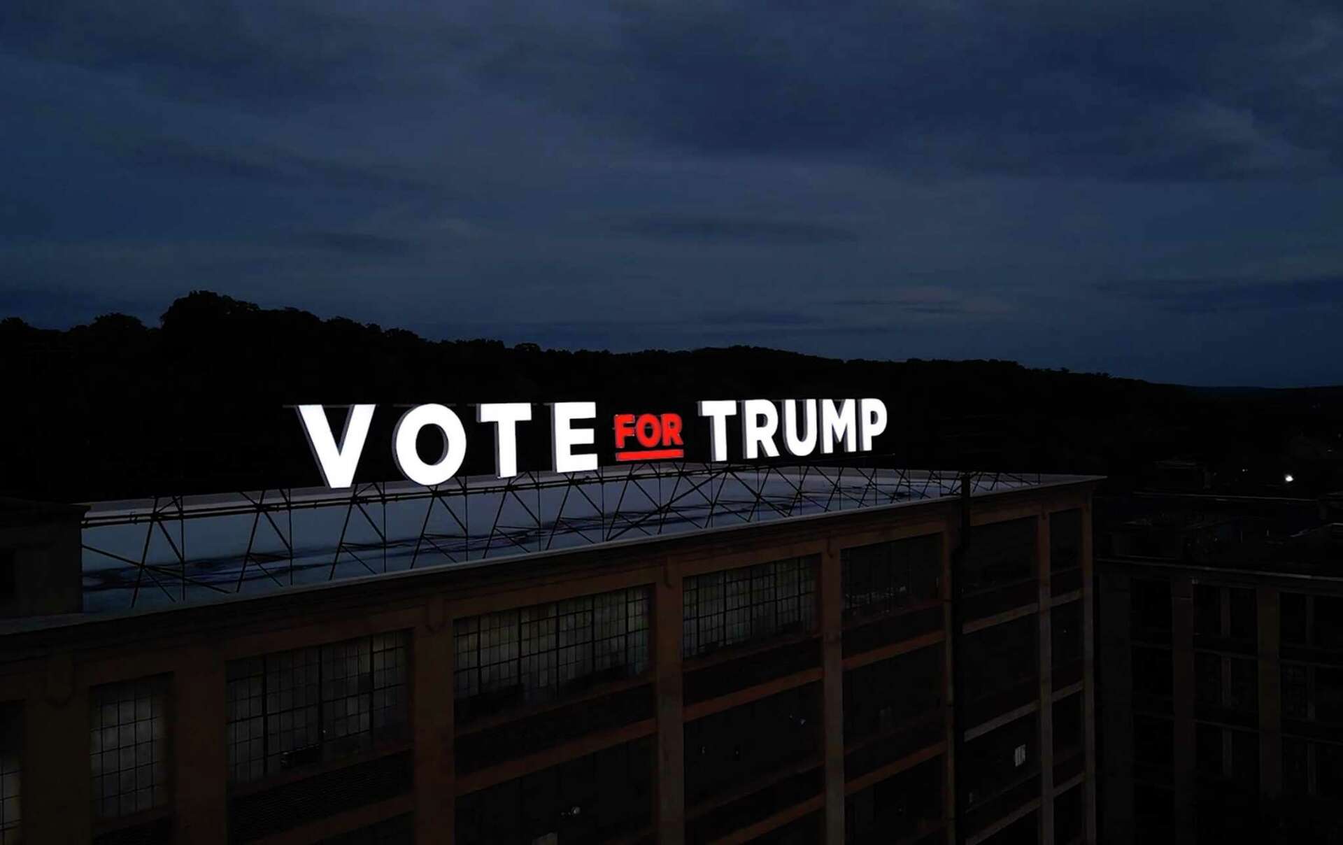 Churchill: Enormous Trump sign lights Amsterdam sky