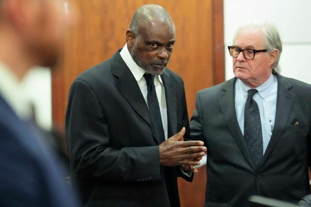 Convicted HPD officer Goines returns to court, sentencing resumes